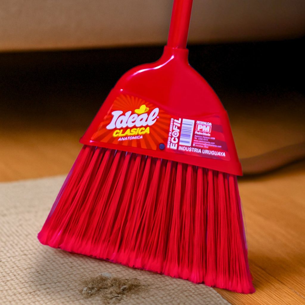 Escoba Ideal Clásica Roja - Pedro Merla